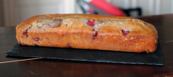 Recette de cake aux fruits rouges et à la noix de coco | Recettes ...